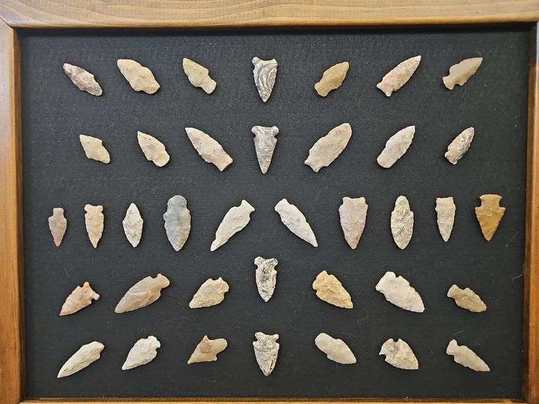 Collection of 38 Wisconsin Arrowheads - Kramer Auction LLC