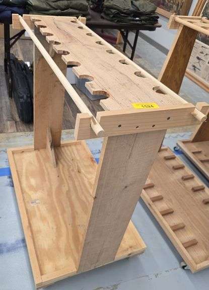 16 Gun Rolling Rack - Kramer Auction LLC