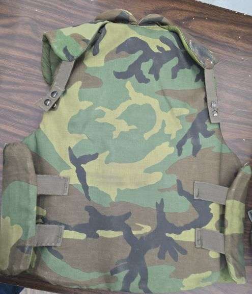 Medium sized Frag Vest - Kramer Auction LLC