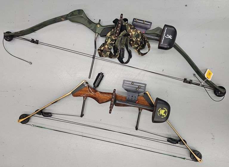 pair of Vintage Browning Compound Bows - Kramer Auction LLC