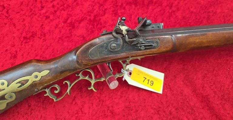 Dixie Gun Works 40 cal. Flintlock Rifle - Kramer Auction LLC