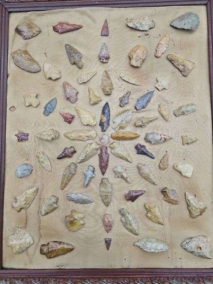 Framed display of Arrowheads - Kramer Auction LLC