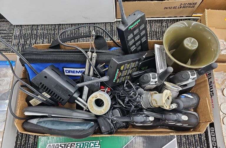Lot of Miscellaneous Outdoor items - Kramer Auction LLC