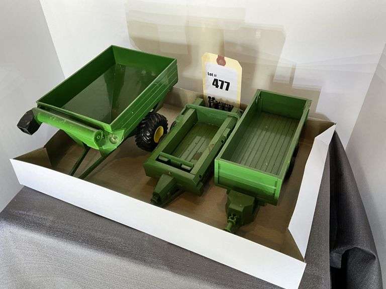 ERTL - 1/16 - JOHN DEERE GRAIN CART & JOHN DEERE SPREADER & JOHN DEERE ...