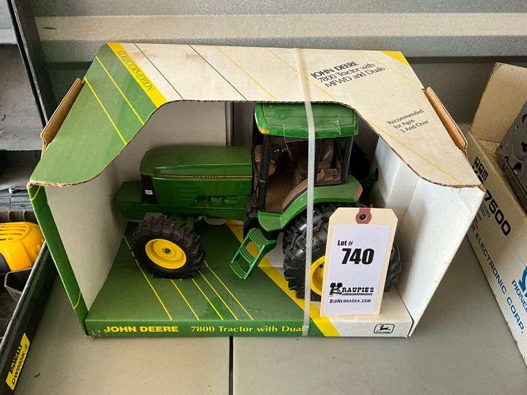 John Deere 7800 MFWD Toy Tractor - Kraupie's Real Estate & Auctioneers