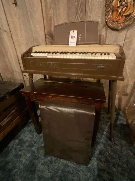Interlude Audion Polychord Organ - Kraupie's Real Estate & Auctioneers