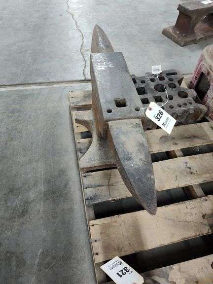Large English 2 Horn Anvil, 40.25”, 423 lbs., Really Square, Pritchel ...