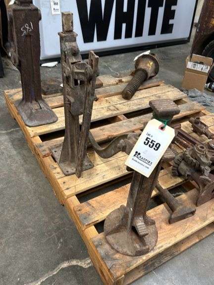 Pratt Antique Jack & Ward Lever Jack - Kraupie's Real Estate & Auctioneers