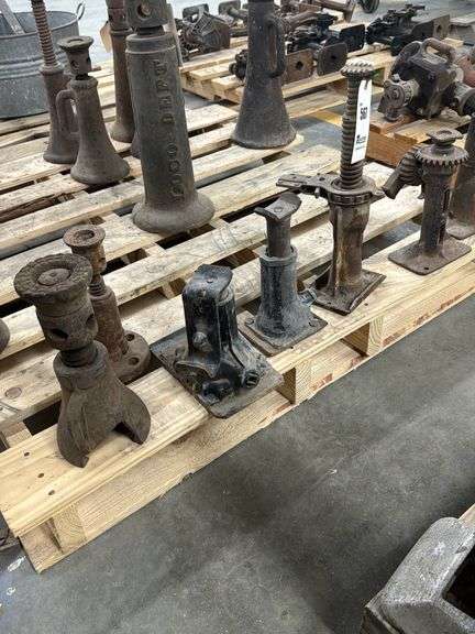 6 Antique Screw Jacks - Kraupie's Real Estate & Auctioneers