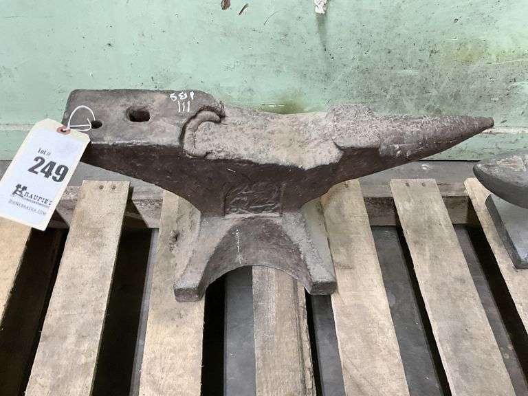 Vulcan Anvil with Center Chipped Out, 111 lbs., 21” - Kraupie's Real ...