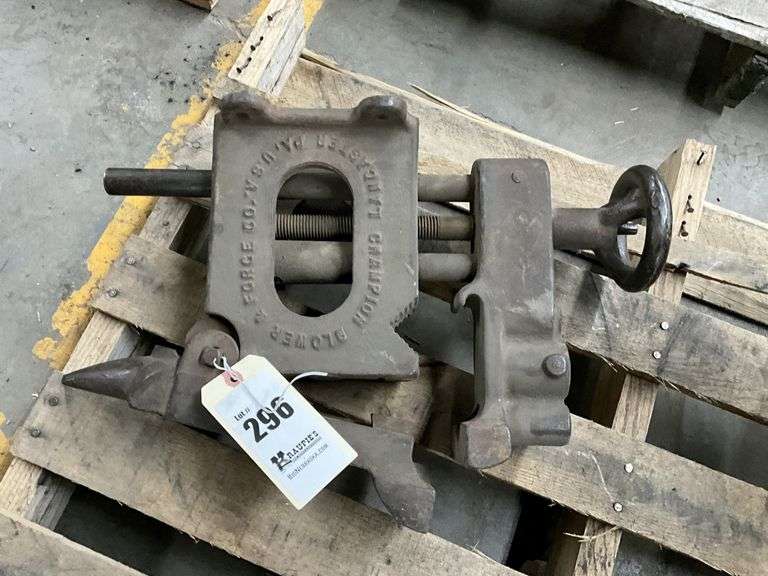 Champion Blower & Forge Co. Anvil Vise, 4” Vise, 12.5” From Vise to Tip ...