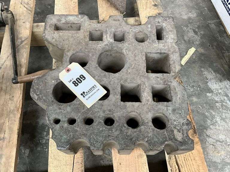158 lbs. Swage Block, 15”x15”x4” - Kraupie's Real Estate & Auctioneers