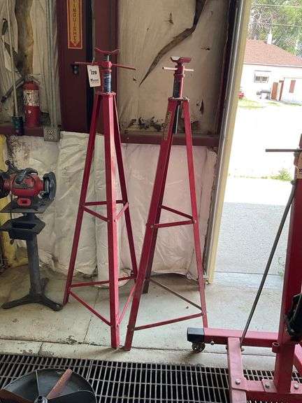2 Ton Tri Pod Under-Hoist Stands - Kraupie's Real Estate & Auctioneers