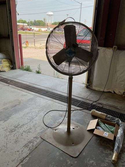 Windmaker Stand up Fan - Kraupie's Real Estate & Auctioneers