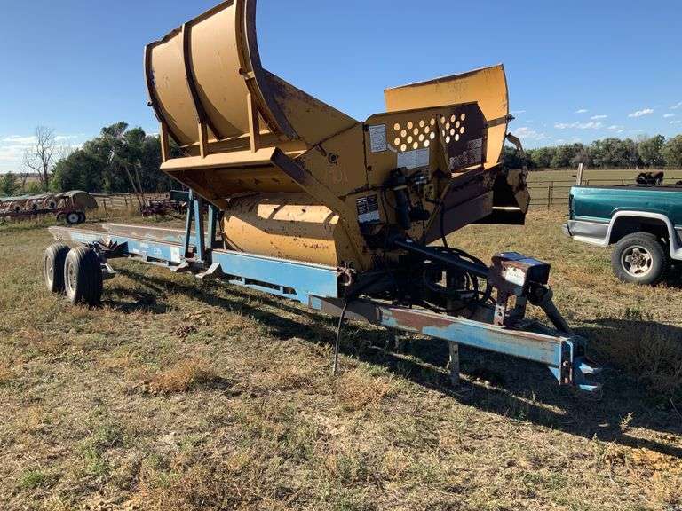 D&W Bale Wagon with Hay buster 2560 Bale Processor, Works Good ...