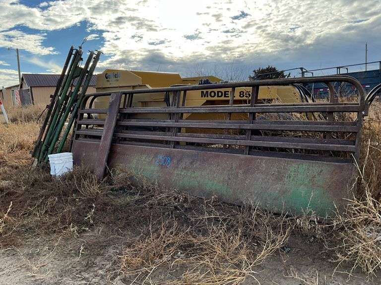 Powder River adjustable alley way - Kraupie's Real Estate & Auctioneers