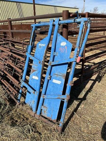 Priefert Head Catch - Kraupie's Real Estate & Auctioneers