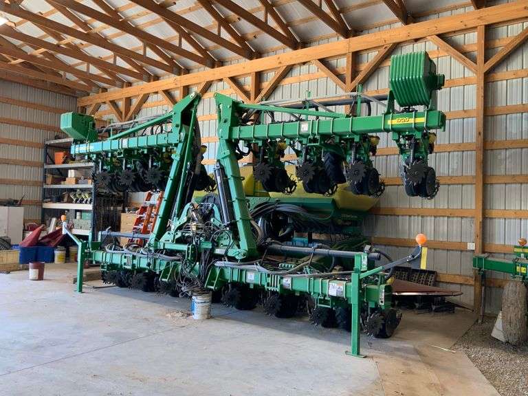 John Deere 1720 16R 30" 3pt Planter - Kraupie's Real Estate & Auctioneers