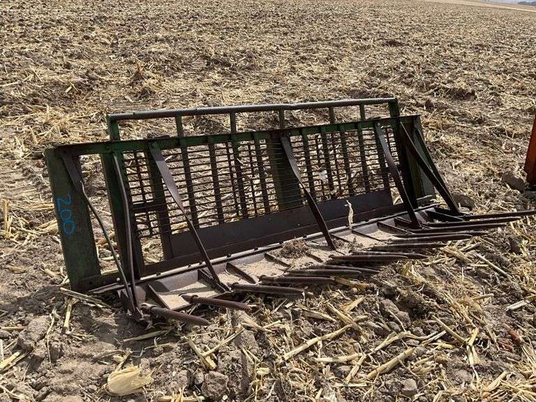 John Deere 8' Manure Bucket - Kraupie's Real Estate & Auctioneers