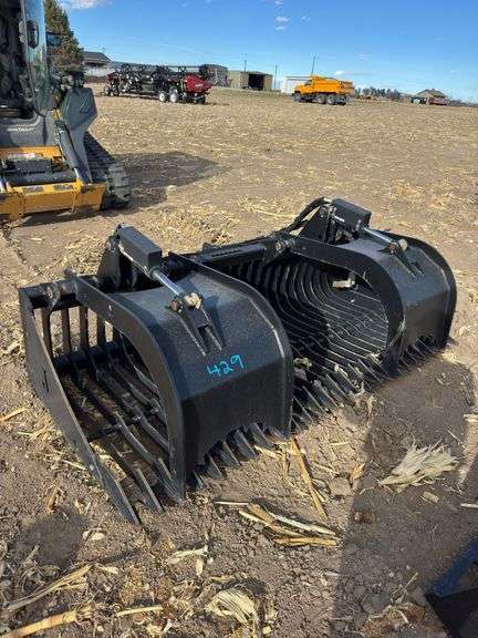 Jenkins 84” grapple like new - Kraupie's Real Estate & Auctioneers