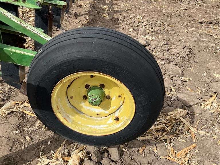 John Deere 8R 3pt Inner Row Ripper - Kraupie's Real Estate & Auctioneers