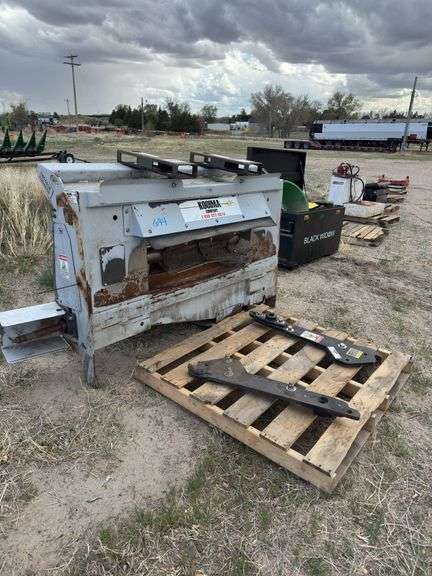 Adapter plate for JD corn head to Claas Chopper - Kraupie's Real Estate ...