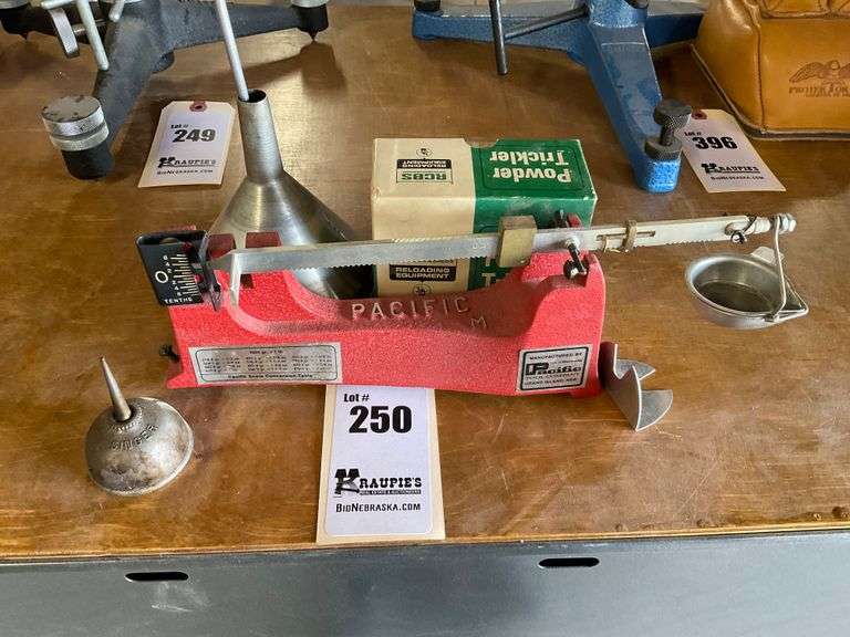 Pacific Powder Scale, Funnels, - Kraupie's Real Estate & Auctioneers