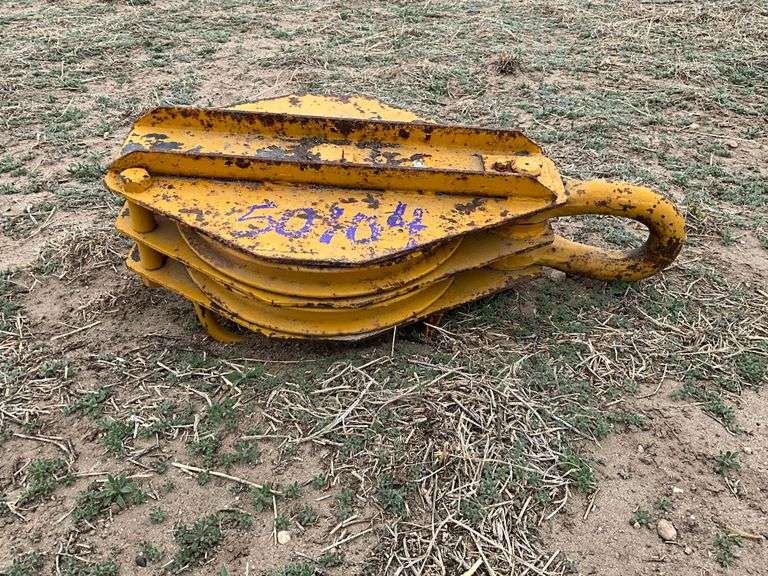 Large Shackle - Kraupie's Real Estate & Auctioneers