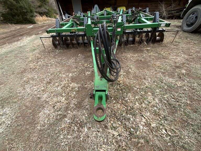John Deere 714 Disc Chisel - Kraupie's Real Estate & Auctioneers