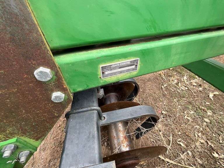 John Deere 714 Disc Chisel - Kraupie's Real Estate & Auctioneers