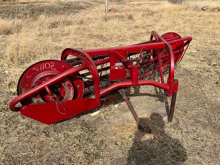 Massey Ferguson 25 Side Delivery Rake - Kraupie's Real Estate & Auctioneers
