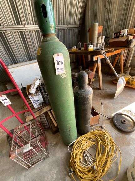 Large Acetylene and Oxygen Bottles, - Kraupie's Real Estate & Auctioneers