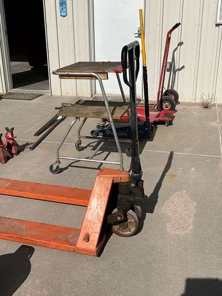 Shop Pallet Mover - Kraupie's Real Estate & Auctioneers