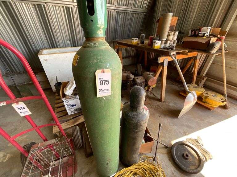Large Acetylene and Oxygen Bottles, - Kraupie's Real Estate & Auctioneers