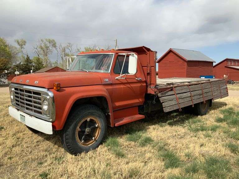 1975 Ford F600 Truck - Kraupie's Real Estate & Auctioneers