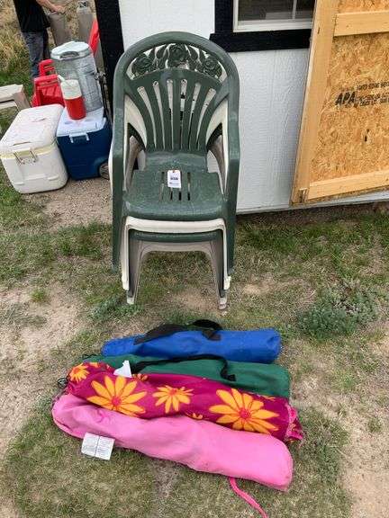 Six plastic lawn chairs, four folding lawn chairs - Kraupie's Real ...