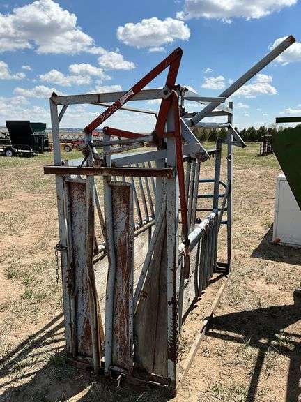 Filson Squeeze Chute with Head Catch - Kraupie's Real Estate & Auctioneers