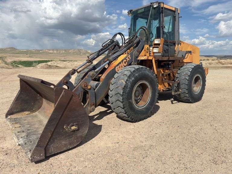 2001 Case 621C Payloader, 9,855 hrs. - Kraupie's Real Estate & Auctioneers