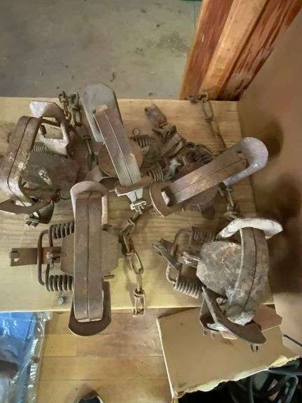 5 Coil Spring Jump Traps - Kraupie's Real Estate & Auctioneers
