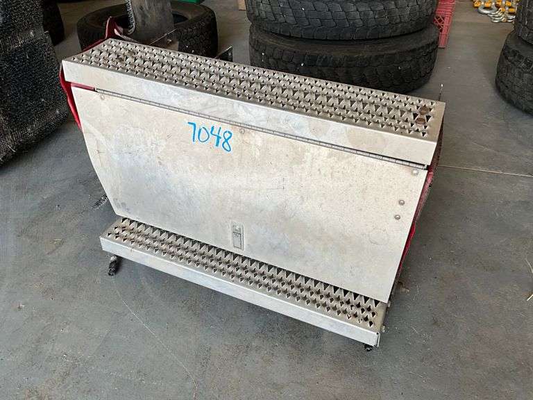 Aluminum semi battery box with steps - Kraupie's Real Estate & Auctioneers
