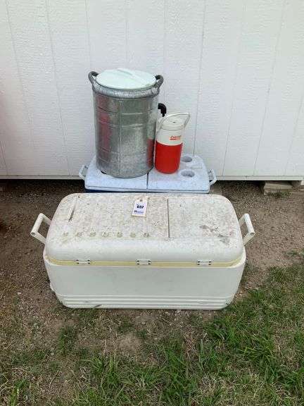 Two coolers, two water jugs - Kraupie's Real Estate & Auctioneers