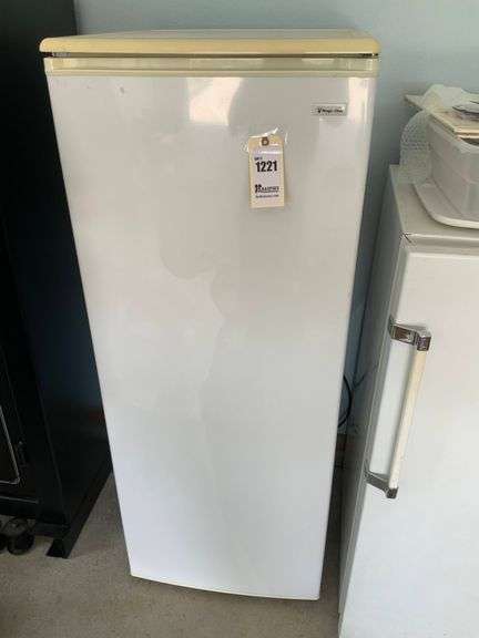 Magic Chef Refrigerator with small freezer - Kraupie's Real Estate ...
