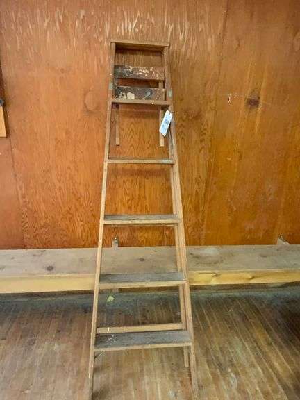 6' Wood Step Ladder - Kraupie's Real Estate & Auctioneers