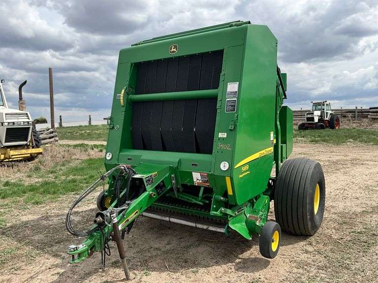 John Deere 569 Baler, Mega Wide Plus, Net Wrap or Twine, 15,080 Blaes ...