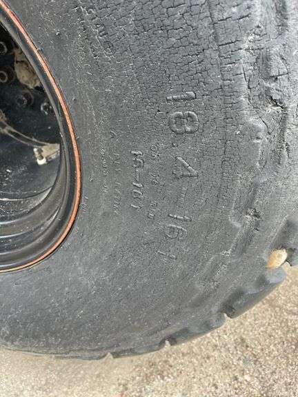 Case 1194 Tractor - Kraupie's Real Estate & Auctioneers