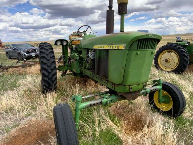 John Deere 3010 Diesel Tractor - Kraupie's Real Estate & Auctioneers