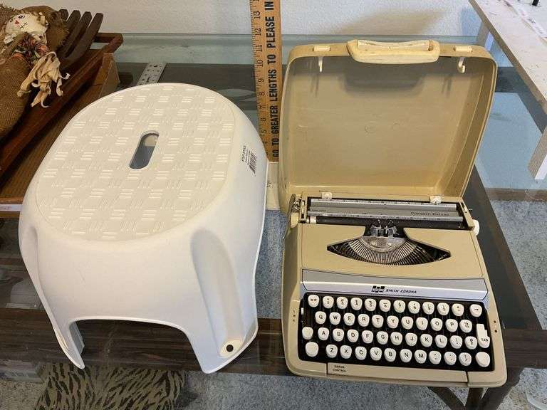 Vintage Smith Corona typewriter, plastic - Legacy Auction Company