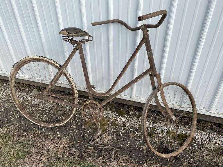 Crescent vintage bike - Legacy Auction Company