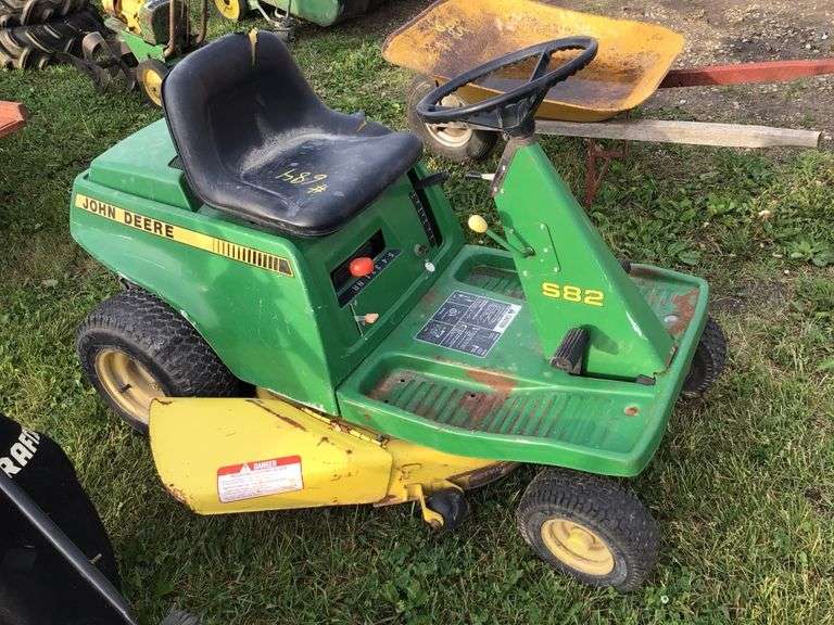John Deere S82 Riding lawnmower - Legacy Auction Company