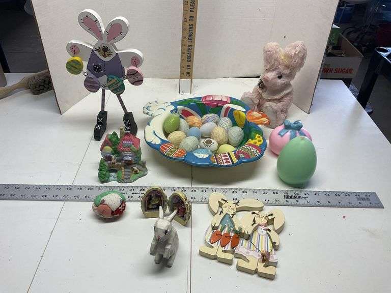 Easter decorations - Legacy Auction Company